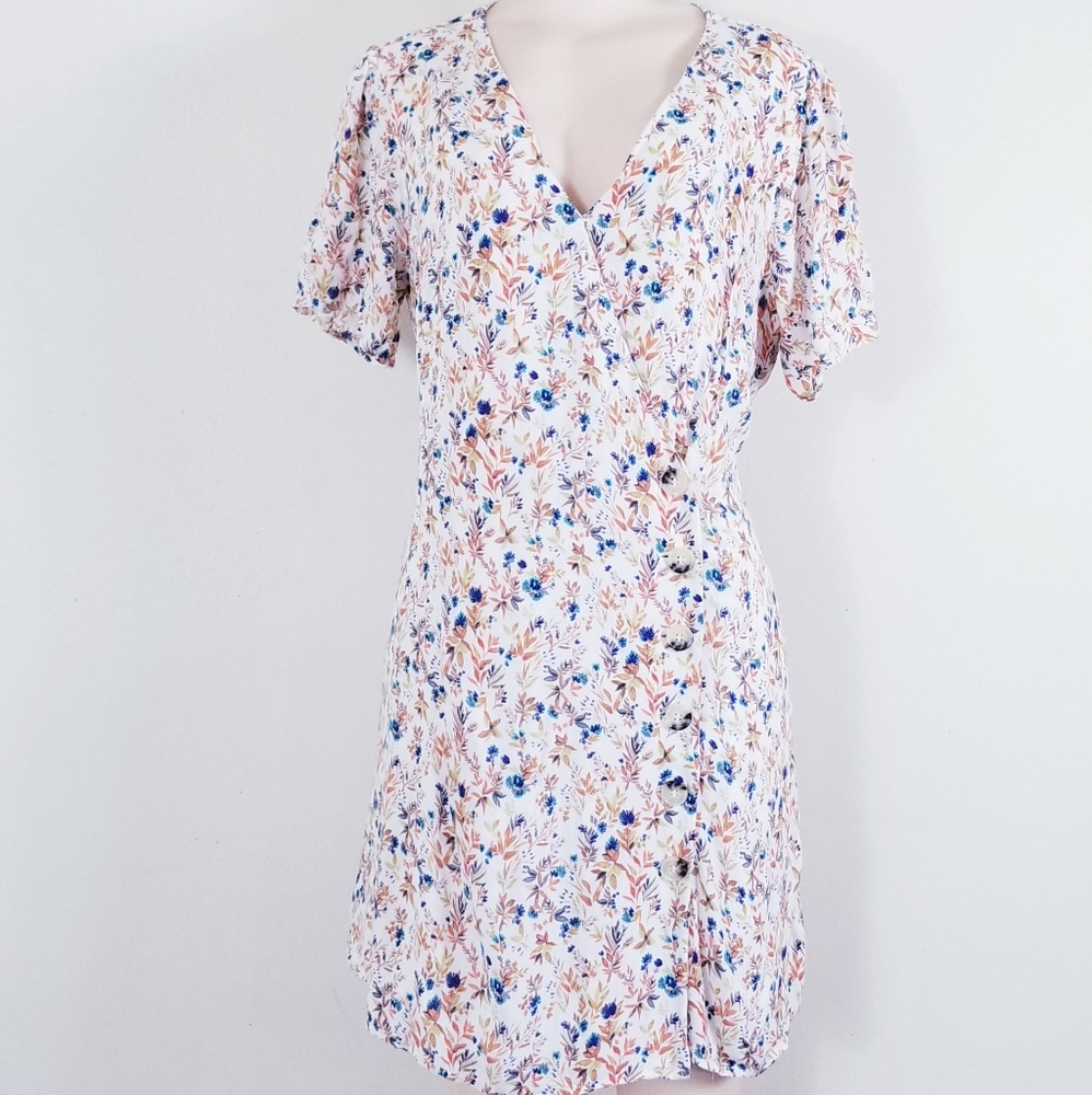 Chelsea And Violet Short Floral Side Button Dress! - Gem